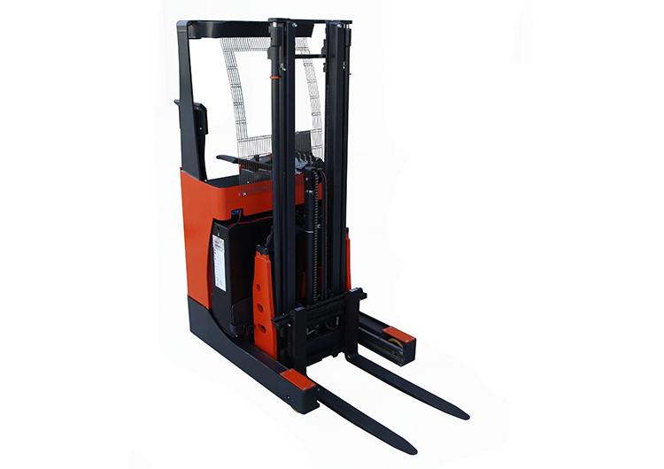 Pedestrian reach stackers | Carrelli Speciali Italia