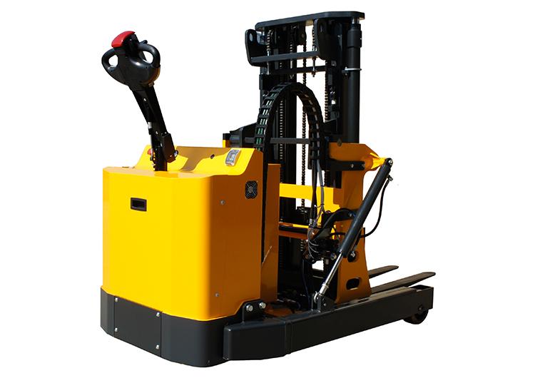 Pedestrian reach stackers | Carrelli Speciali Italia
